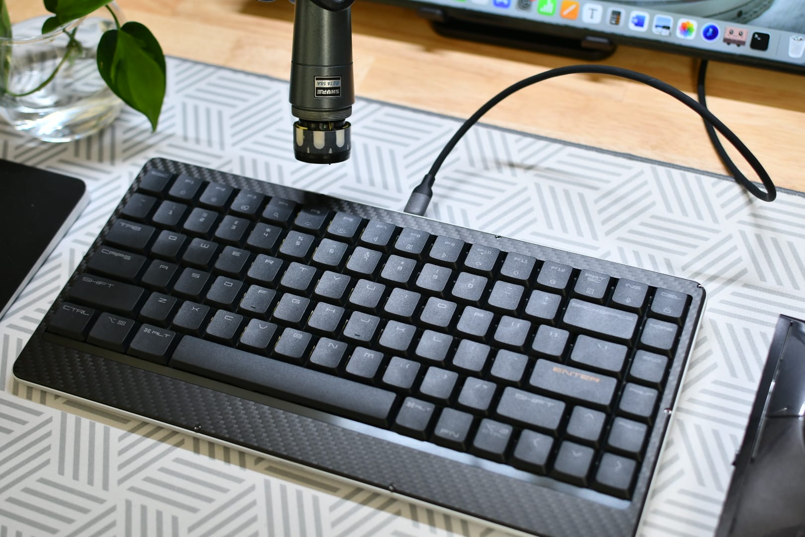 Lofree Edgeレビュー｜衝撃の薄さと快適な打鍵感を備えたロープロファイルメカニカルキーボード[PR]